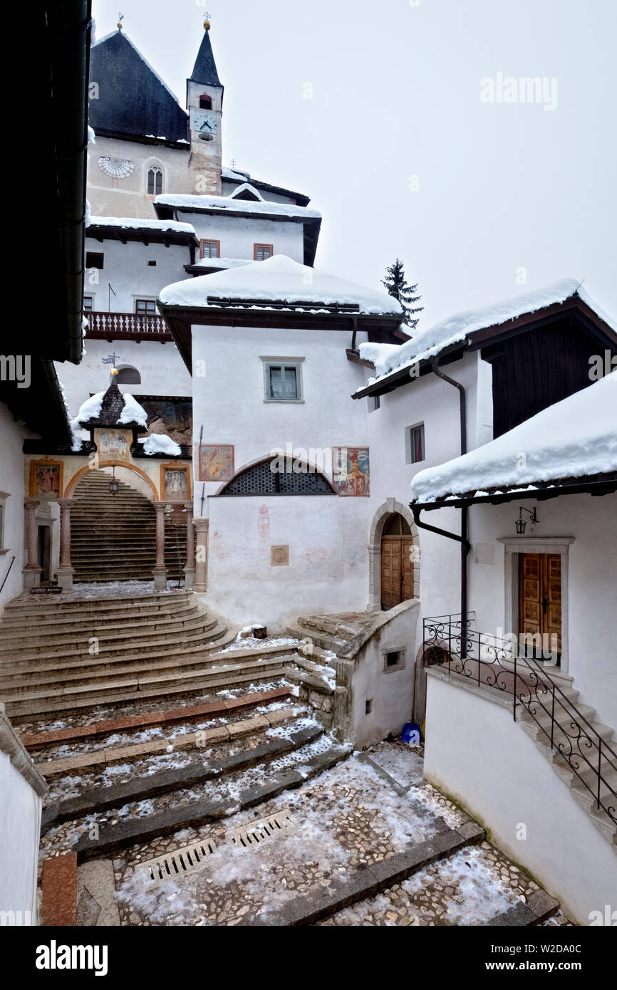 Medieval sanctuary churches hi-res stock photography and images - Alamy