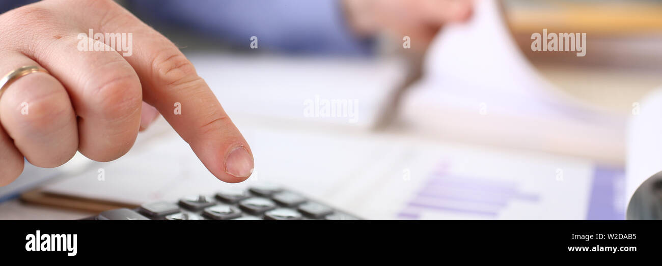 Tax report calculation hi-res stock photography and images - Alamy