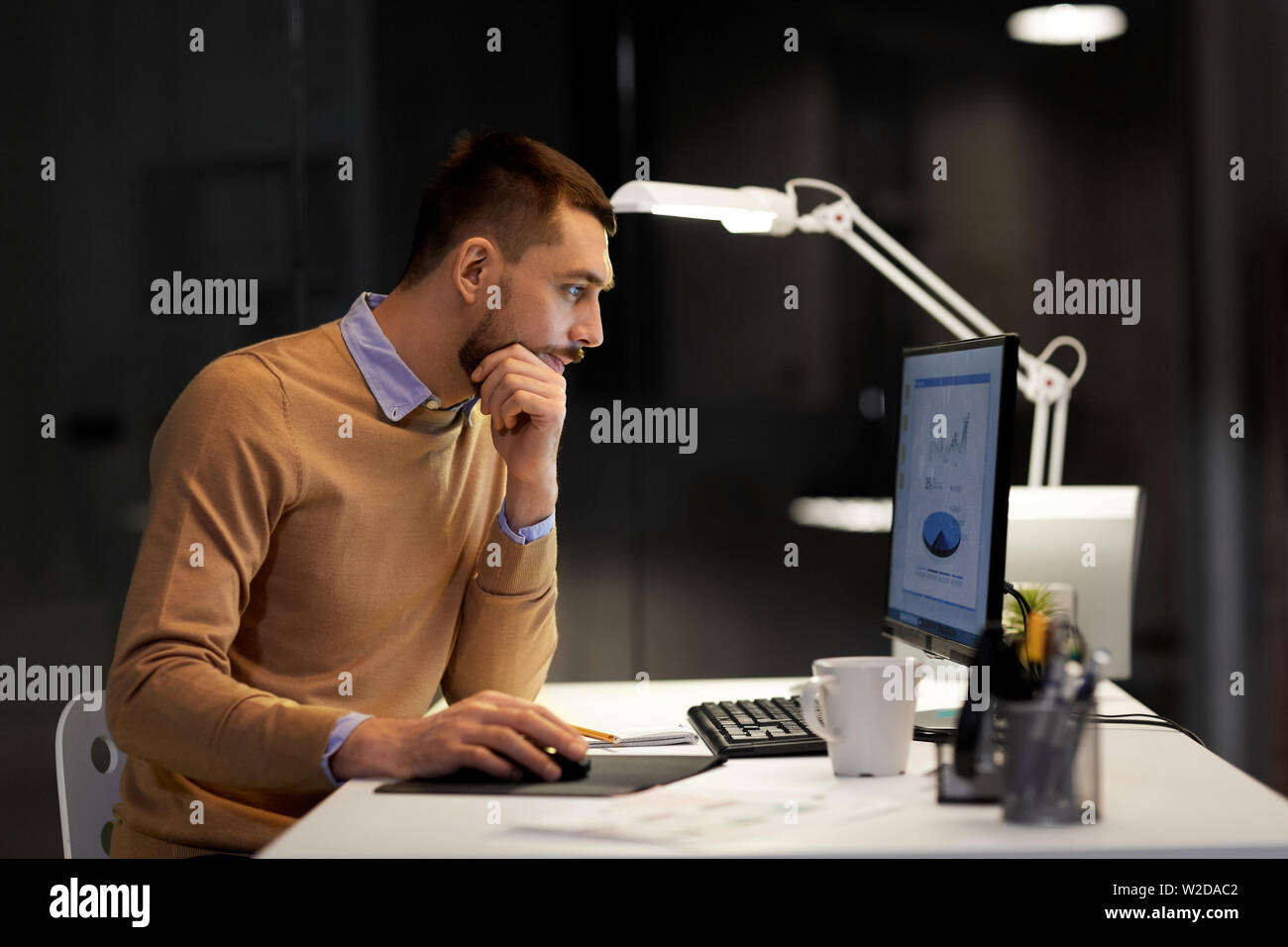 Man working late chart hi-res stock photography and images - Alamy