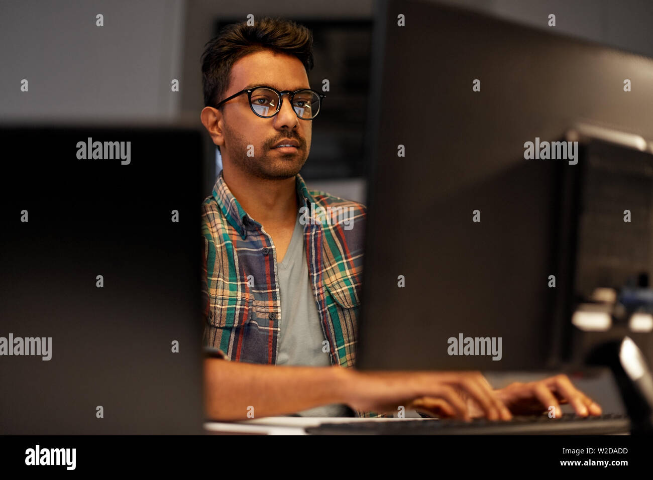 Close up creative man typing hi-res stock photography and images - Alamy