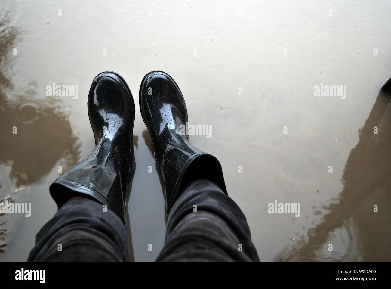 Black boots that enter the time of flooding in the rainy season To ...