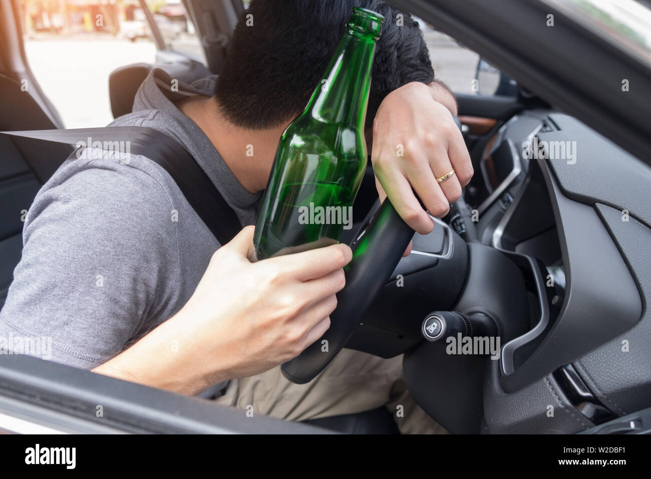 No drinking and driving warning sign hi-res stock photography and ...