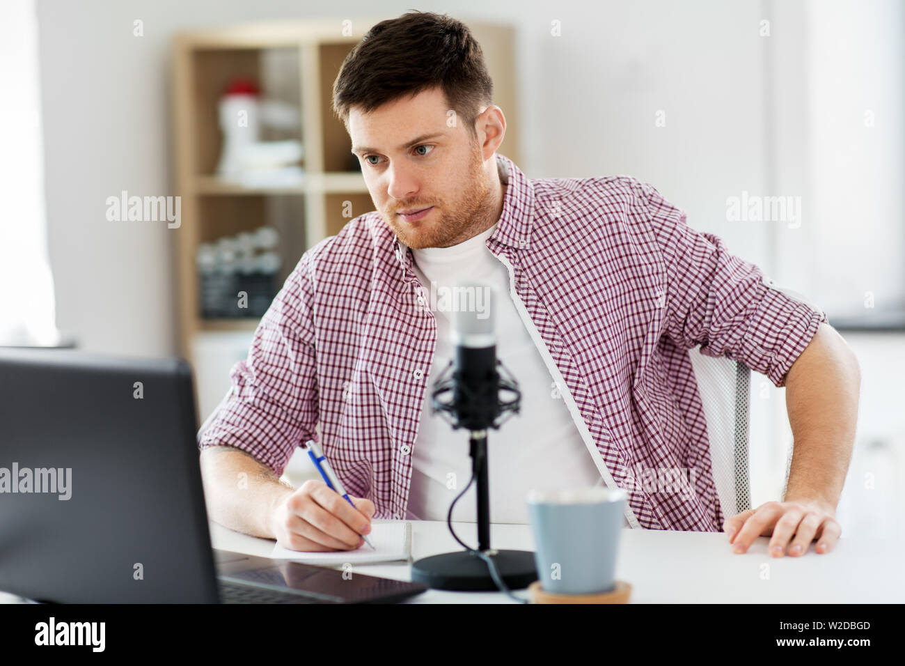 audio blogger with laptop, microphone and notebook Stock Photo - Alamy