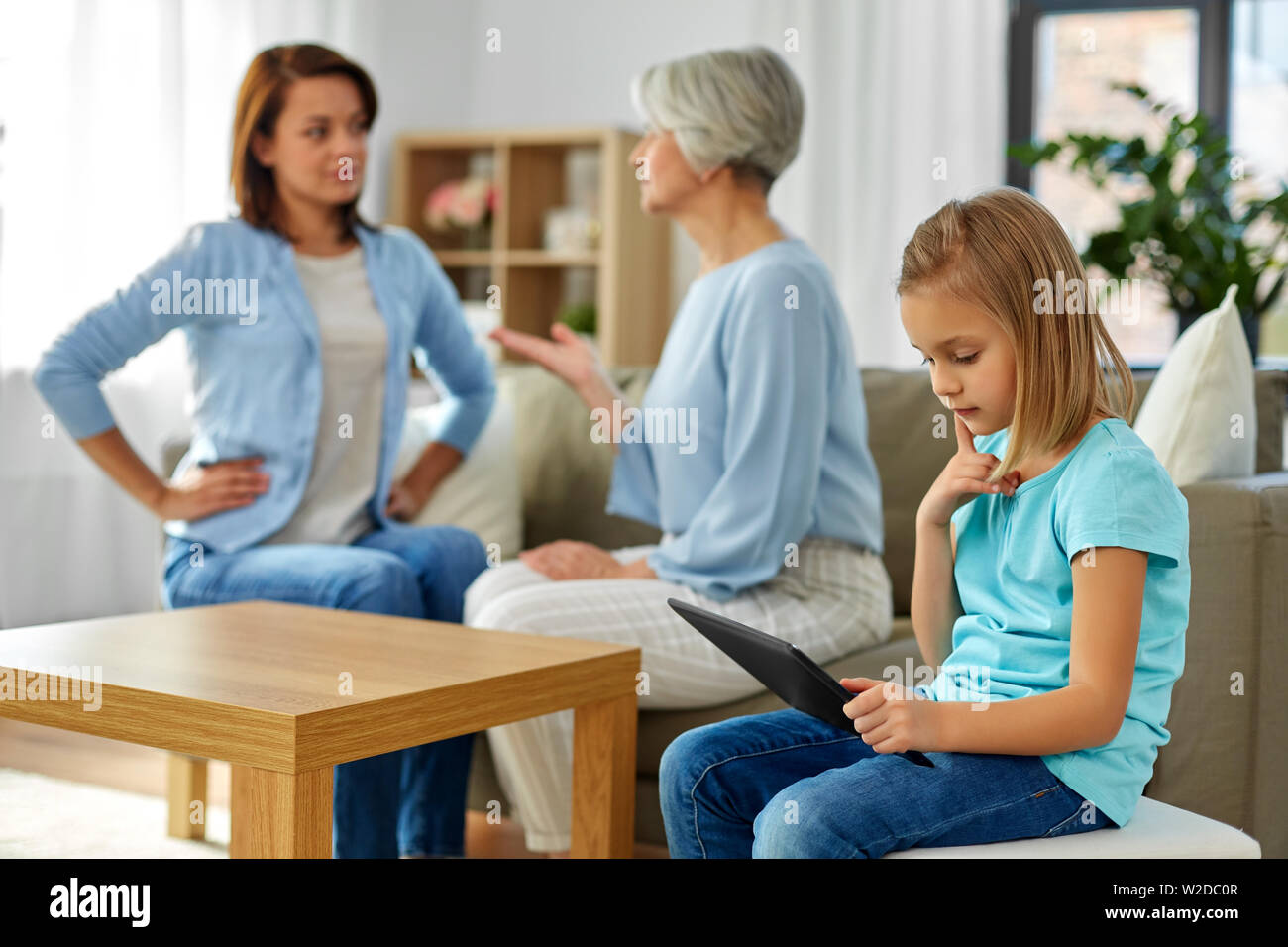 Older mother adult daughter argue hi-res stock photography and images - Alamy