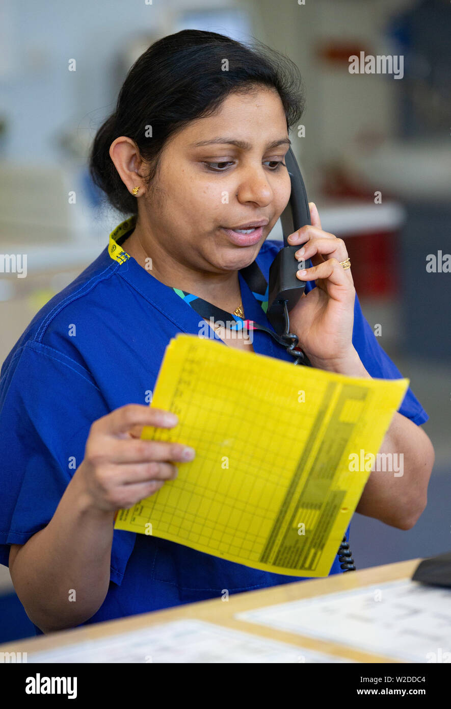 Female nhs nurse hi-res stock photography and images - Alamy