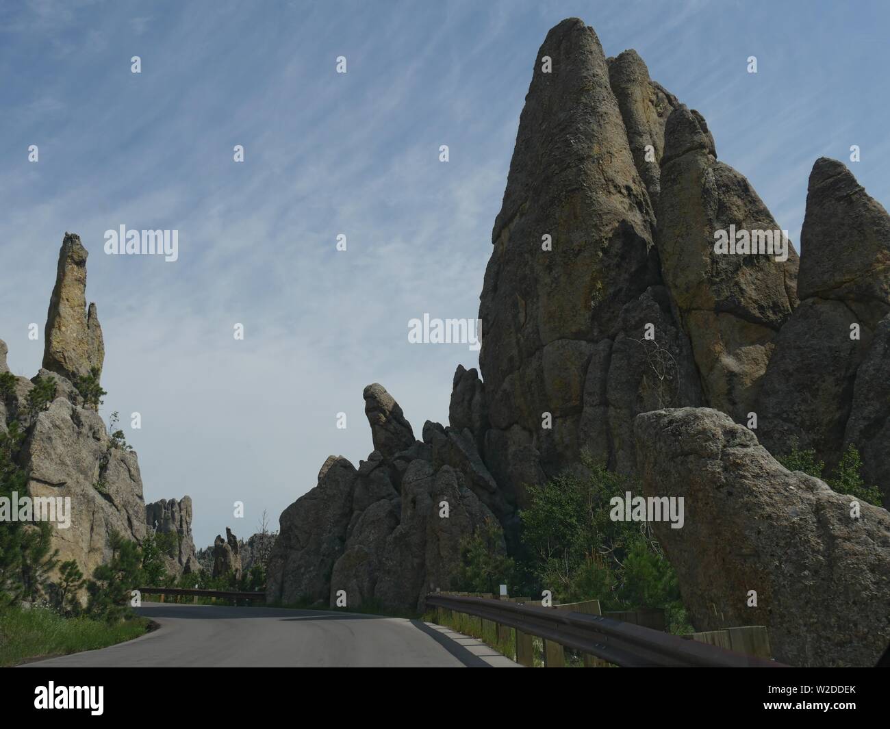 Breathtaking rock formations and granite rock towers along Needles ...