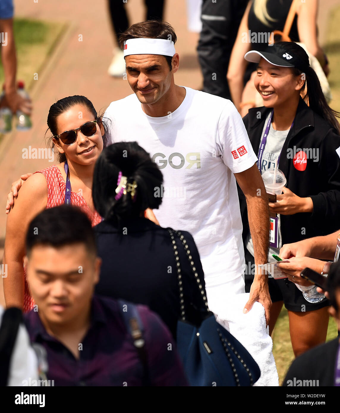 Poses with roger federer hi-res stock photography and images - Alamy