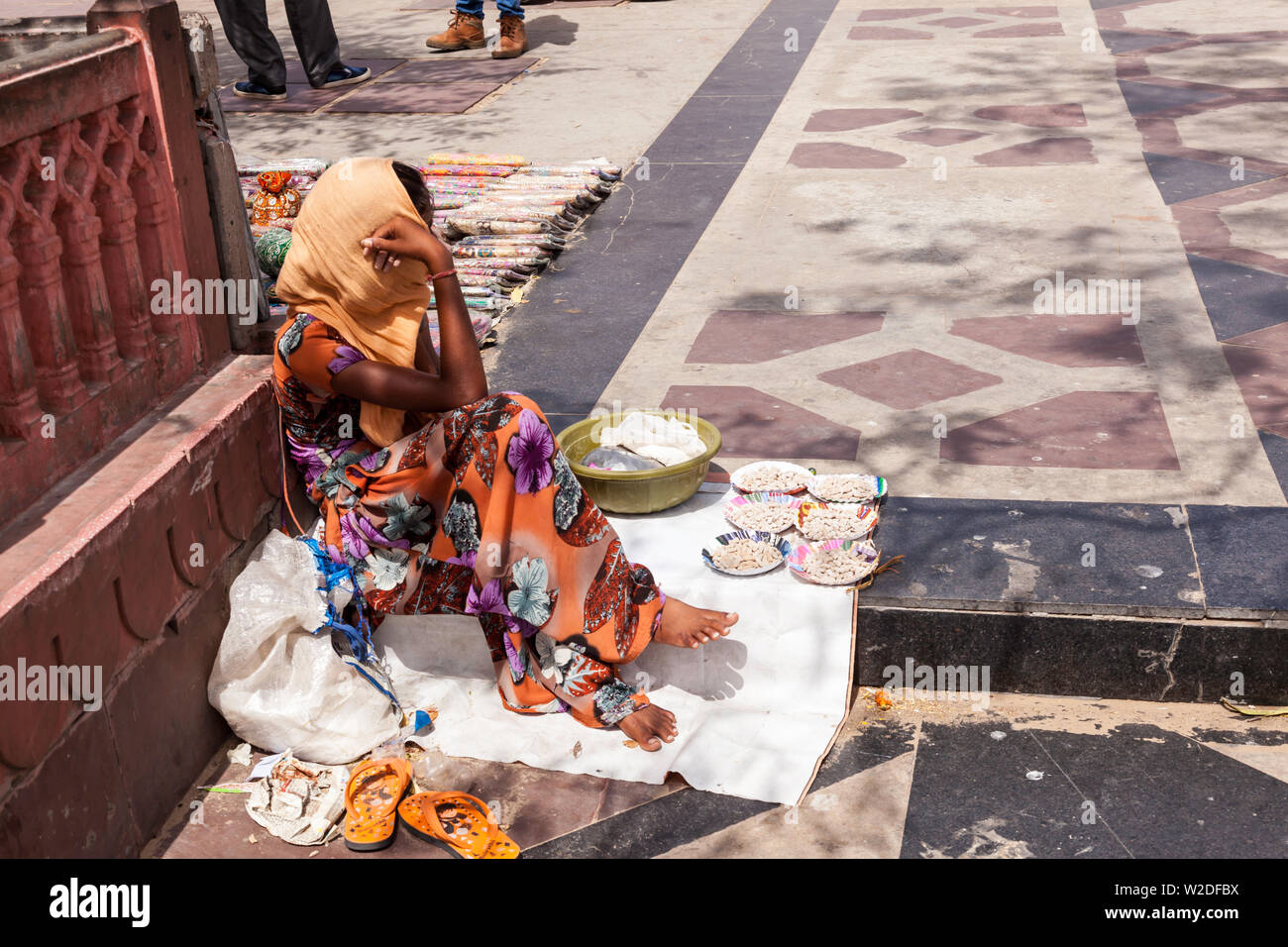 Street scenes in India with people bagging and smiling, selling ...