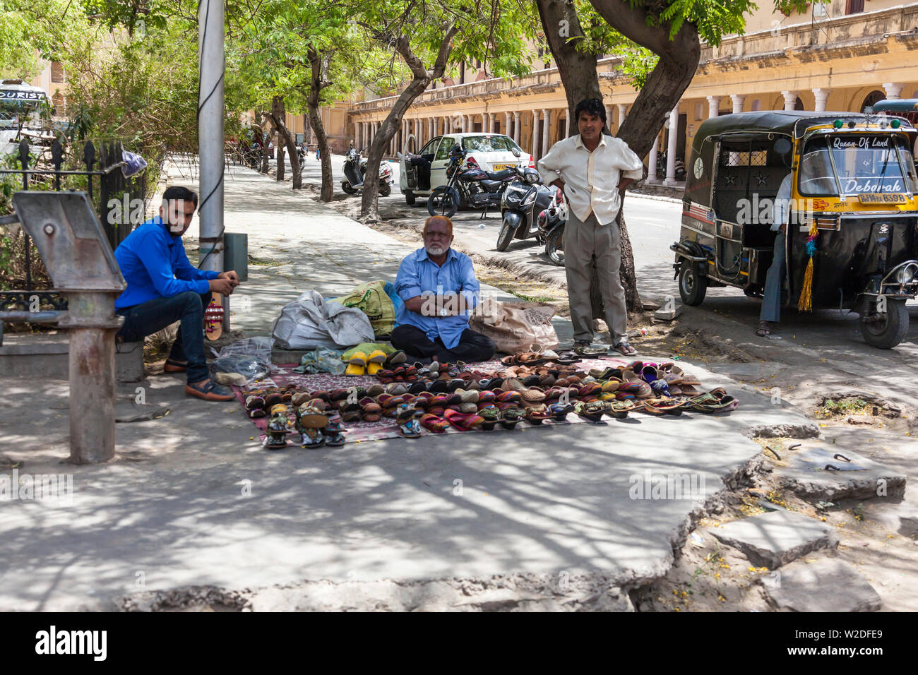 Street scenes in India with people bagging and smiling, selling ...