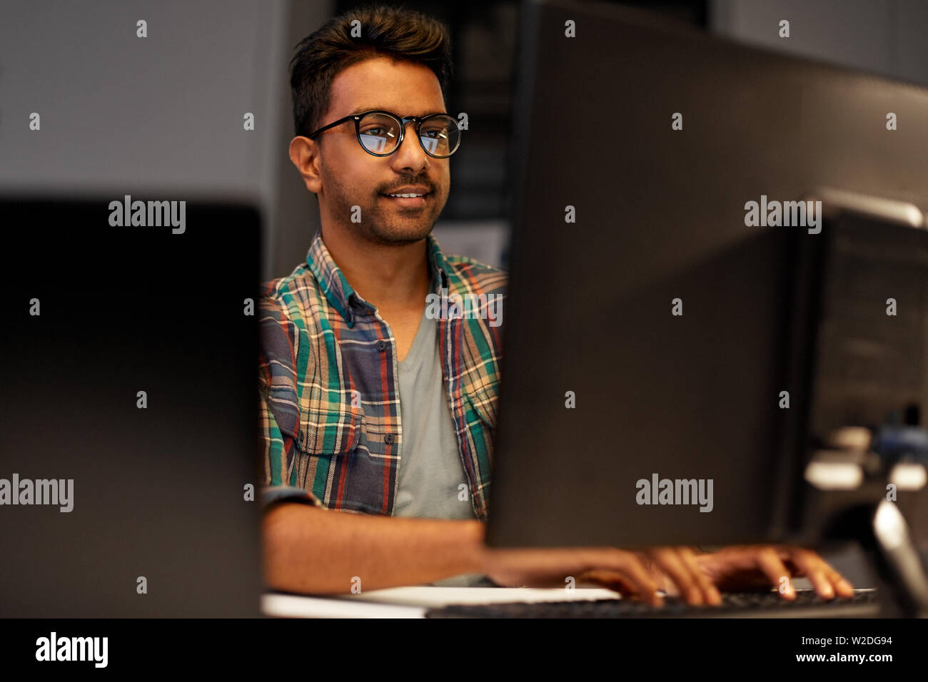 Close up creative man typing hi-res stock photography and images - Alamy