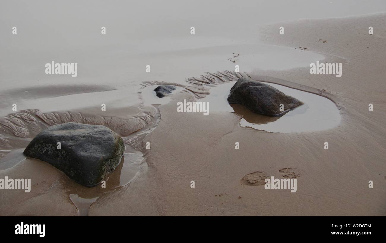 Rounded boulders on shore hi-res stock photography and images - Alamy
