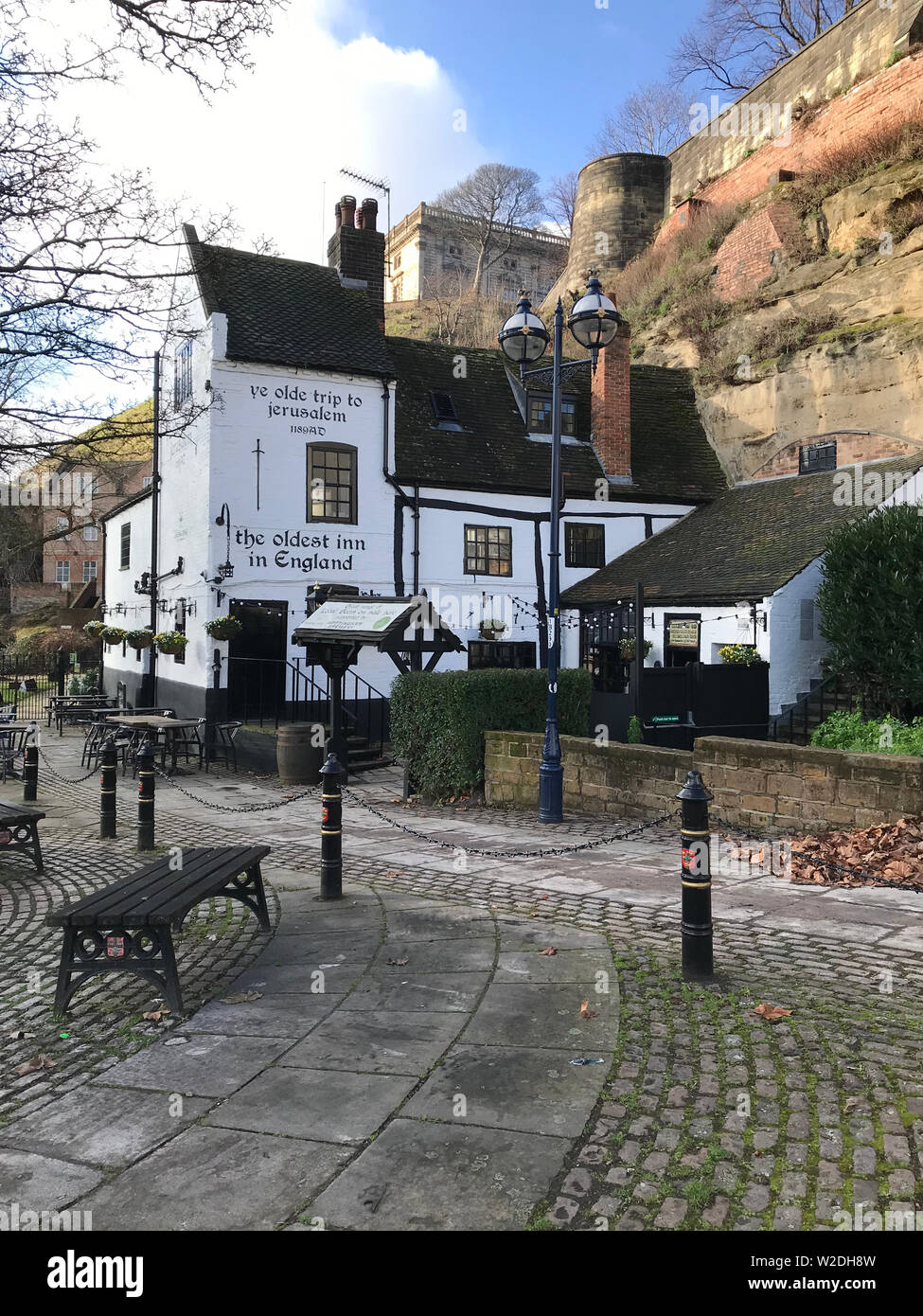 England pubs with flag hi-res stock photography and images - Alamy