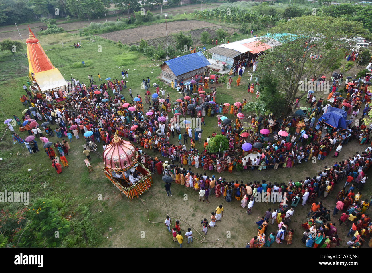 Crowd pulling the rope of jagannaths chariot hi-res stock photography ...