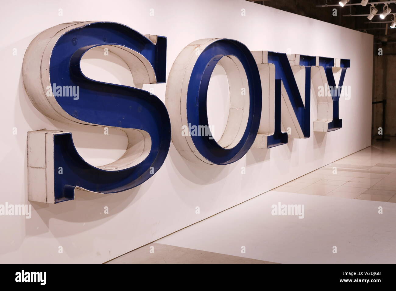 Sony music sign hi-res stock photography and images - Alamy