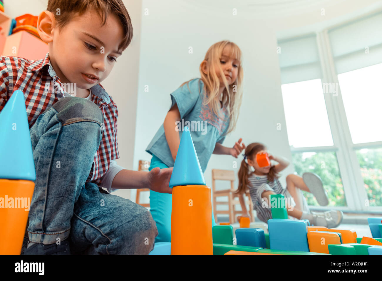 Building a toy tower hi-res stock photography and images - Alamy