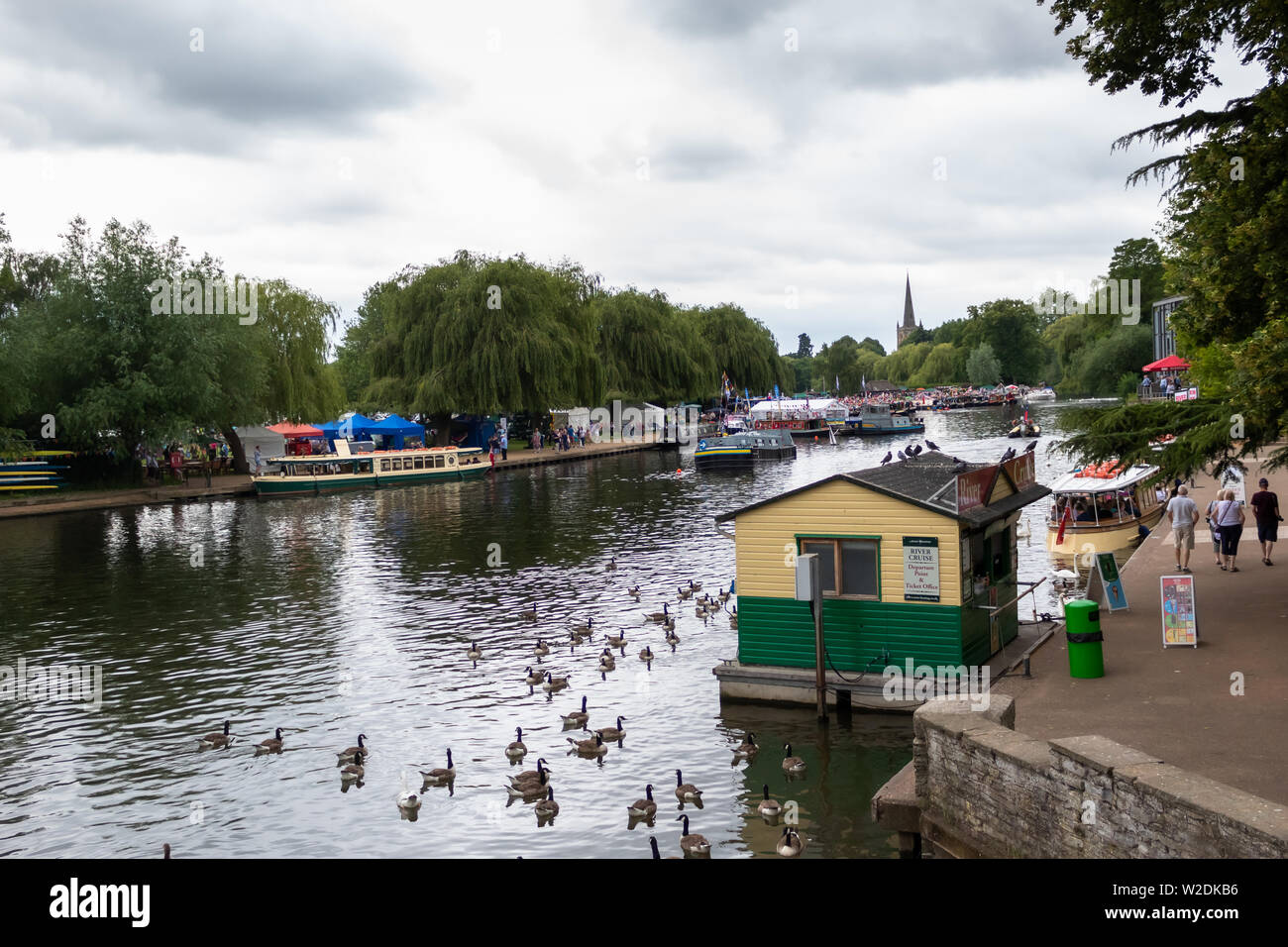Pleasure Boats giving rides to visitors Stock Photo - Alamy