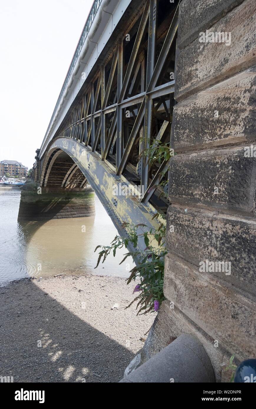 Rail bridge near Chelsea Harbour, Fulham, London, SW10, England ...
