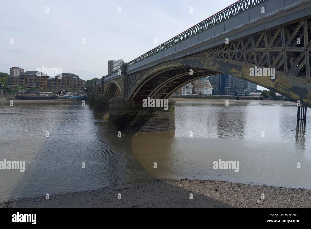 Rail bridge near Chelsea Harbour, Fulham, London, SW10, England ...