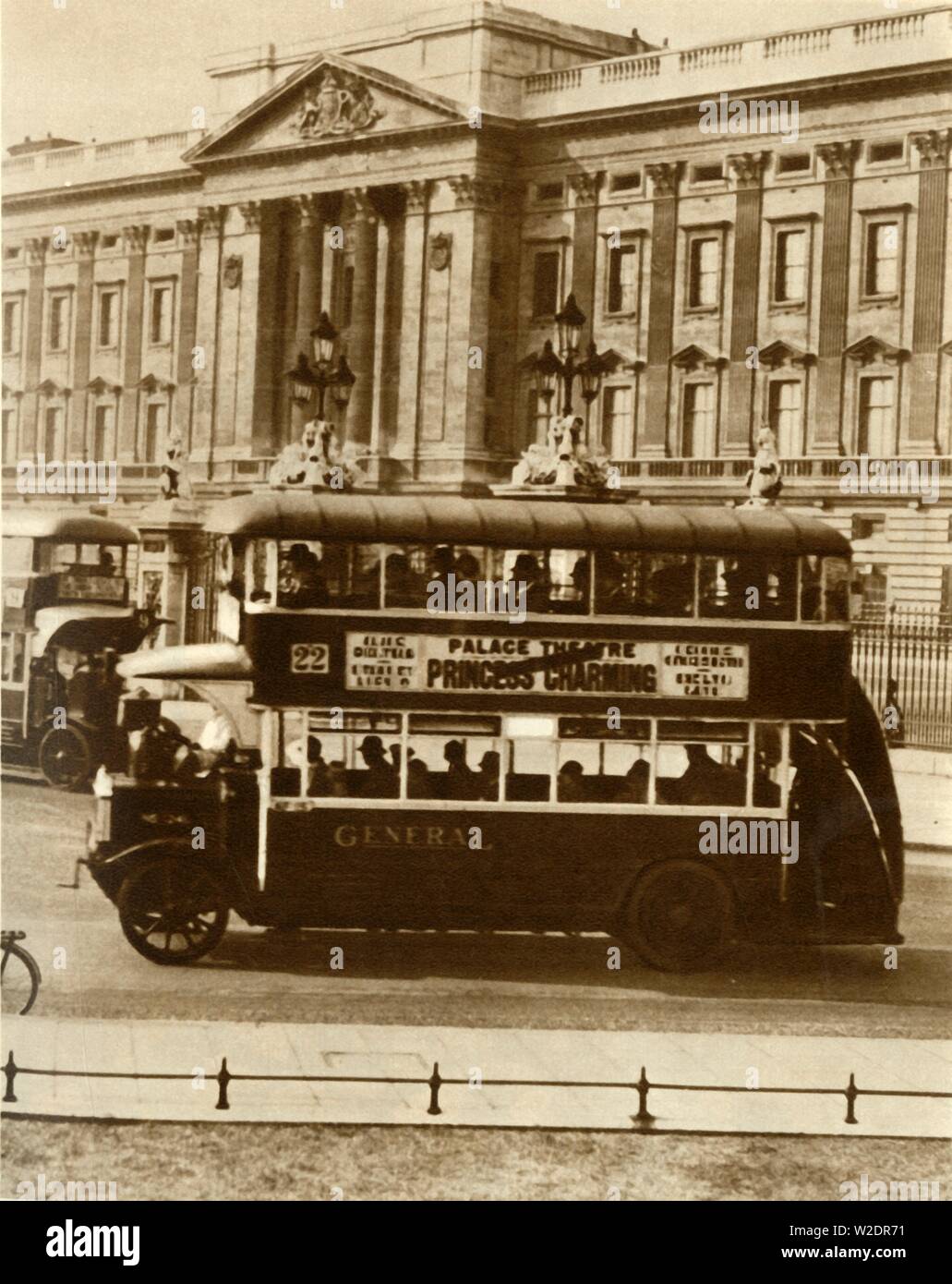 Bus transport 1920s hi-res stock photography and images - Alamy