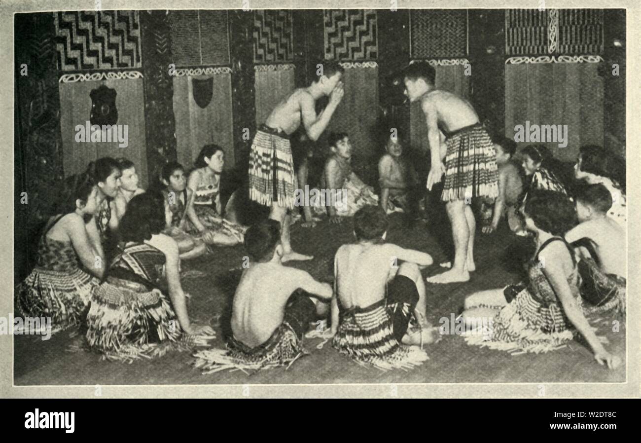 Maori girls playing game hi-res stock photography and images - Alamy