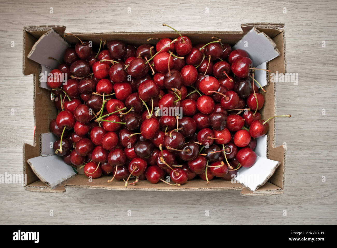 Box cherries hi-res stock photography and images - Alamy