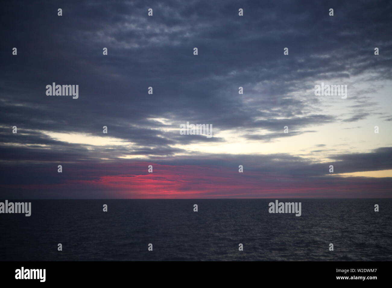 Beautiful sunset bright red sun hi-res stock photography and images - Alamy