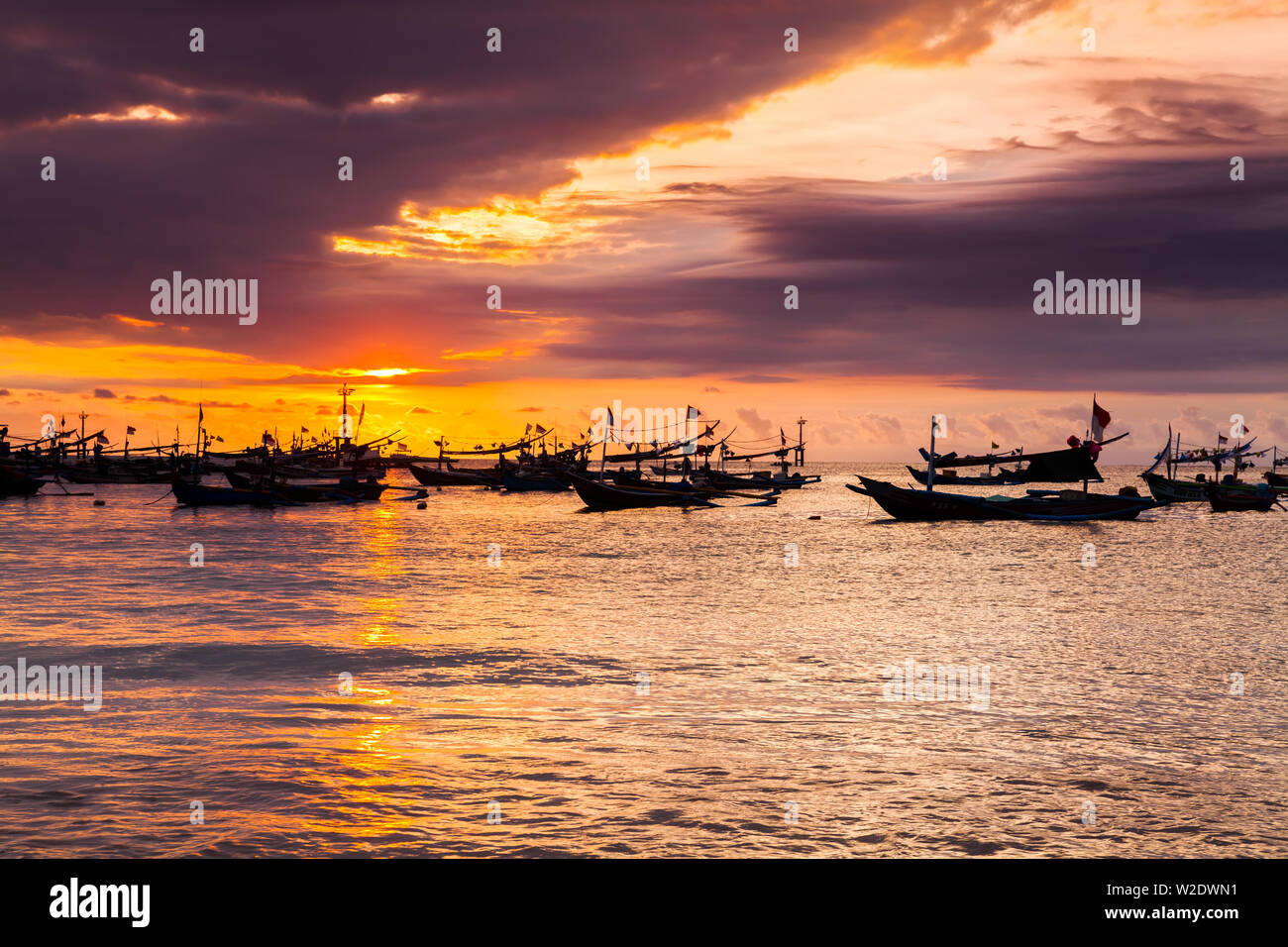 Balinese fishing boat at sunrise on the beach hi-res stock photography ...