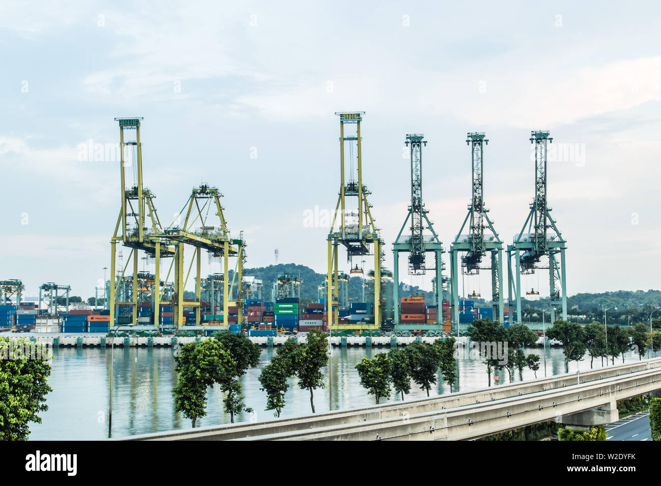 Singapore -26 SEP 2017:Singapore sentosa harbor machine with reflection ...