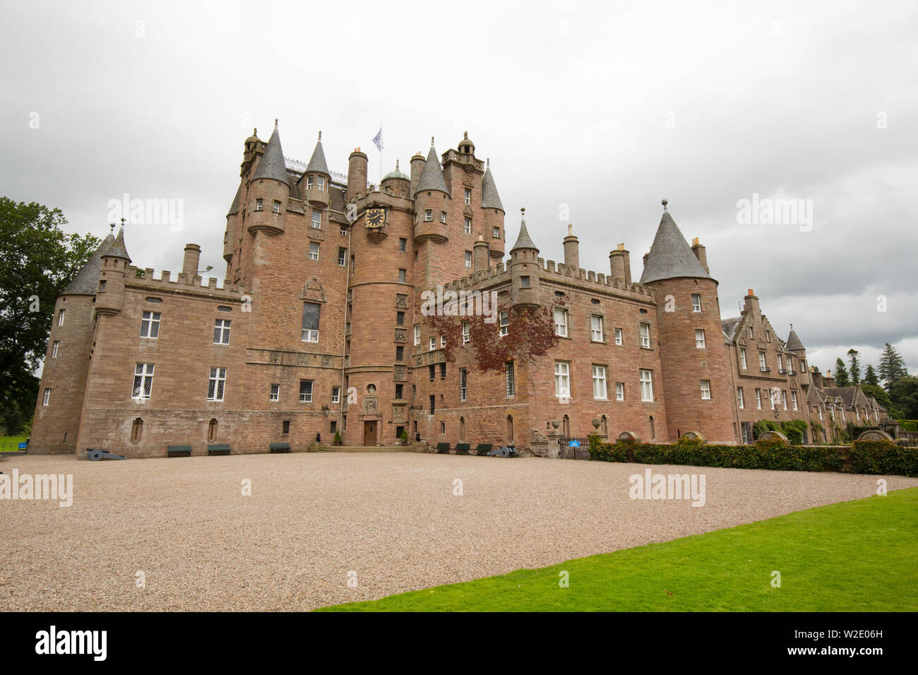 Bowes lyon family hi-res stock photography and images - Alamy