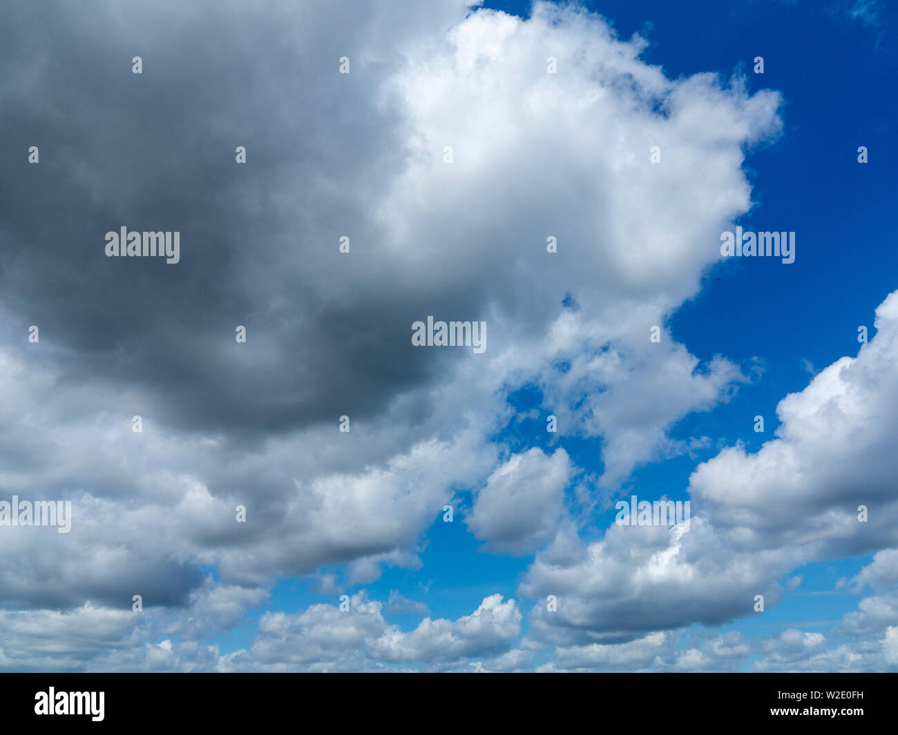 Light cloud hi-res stock photography and images - Alamy