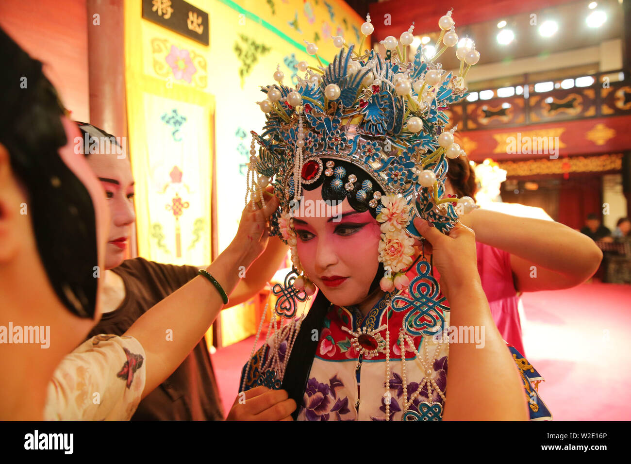 Peking opera character hi-res stock photography and images - Alamy