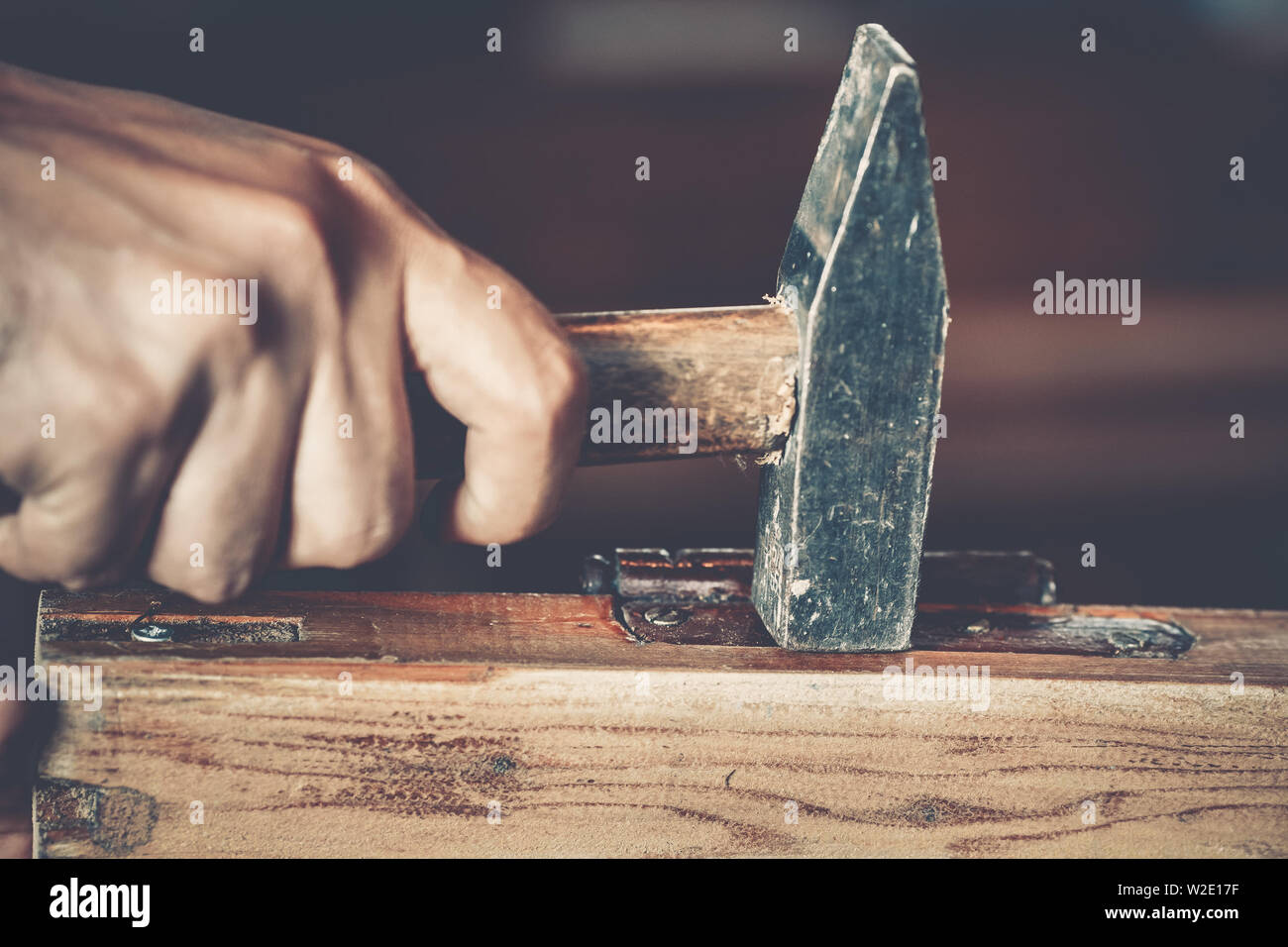 close up male Hand holding hammer Stock Photo - Alamy