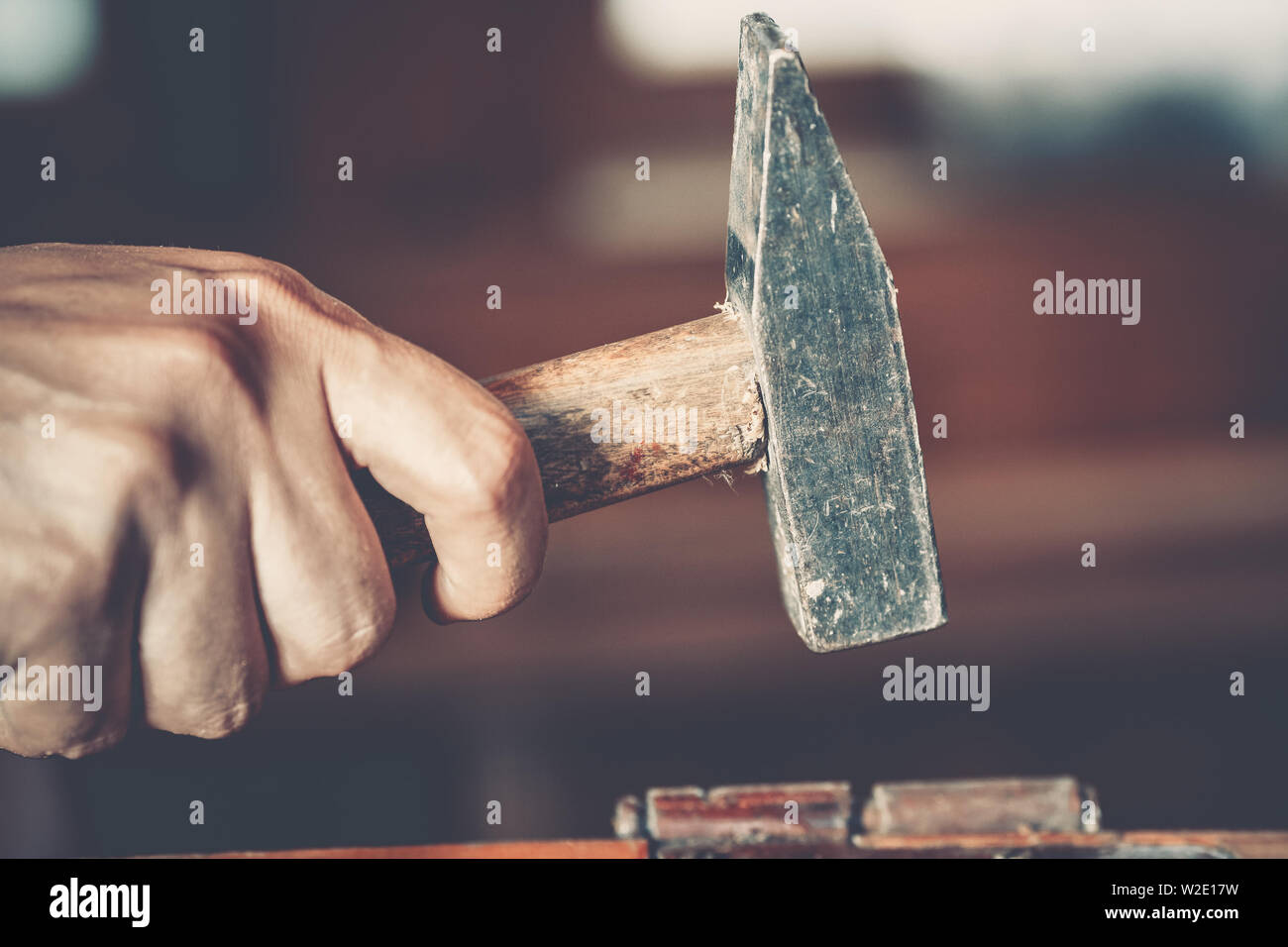 close up male Hand holding hammer Stock Photo - Alamy