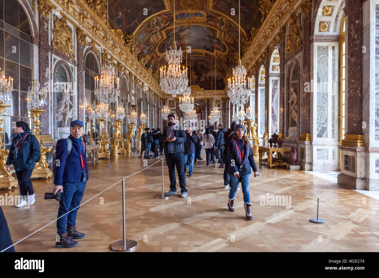 Versailles hall of mirrors painting hi-res stock photography and images ...