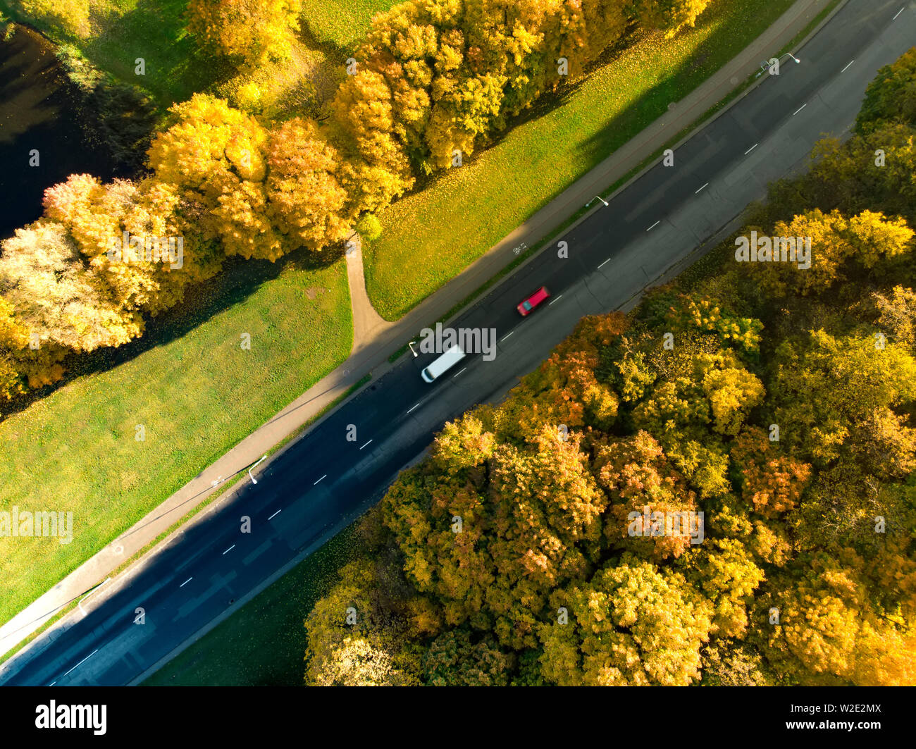 Two lane expressway hi-res stock photography and images - Alamy