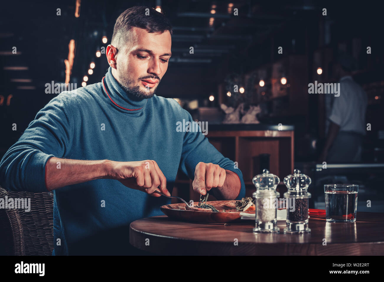 Man eating restaurant attractive hi-res stock photography and images ...