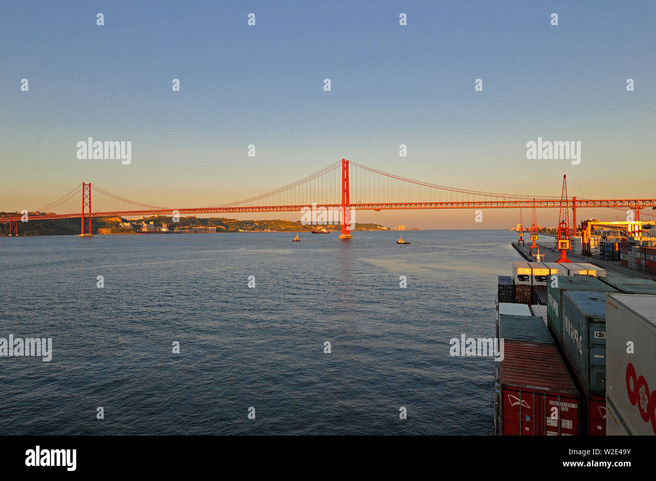 Container port river tejo hi-res stock photography and images - Alamy