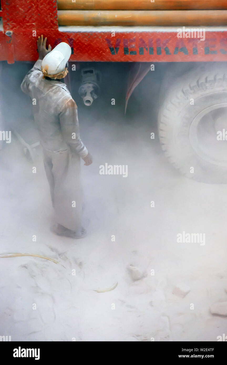 Dirty construction worker hi-res stock photography and images - Alamy