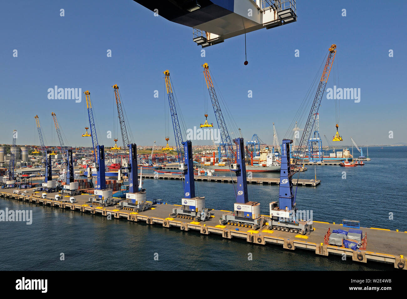 Demagcranes hi-res stock photography and images - Alamy