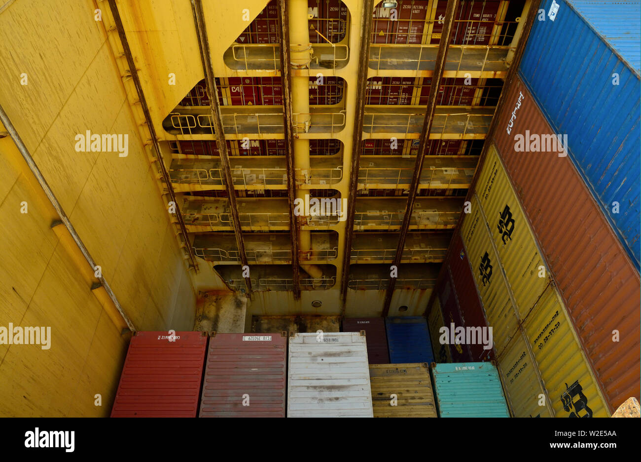 Cargo hatch hi-res stock photography and images - Alamy
