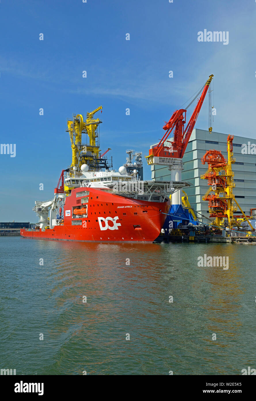 Offshore pipe laying vessel hi-res stock photography and images - Alamy