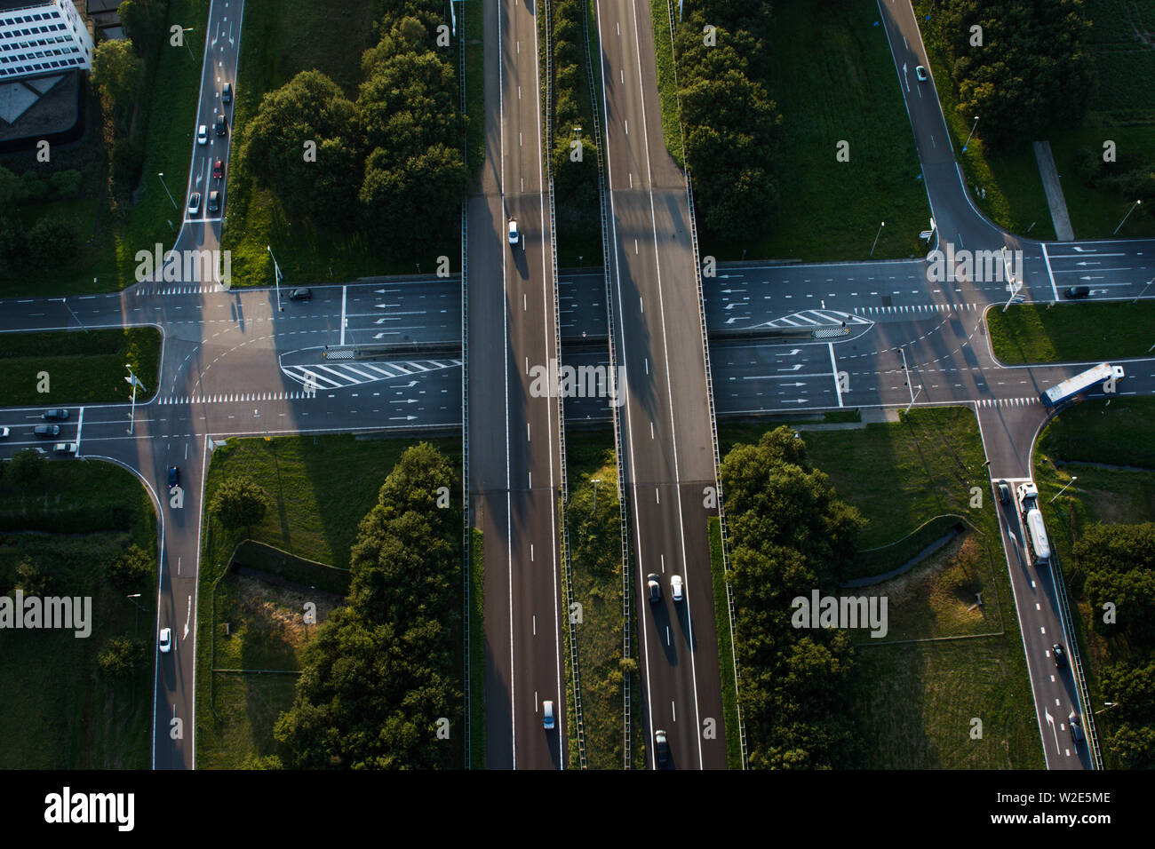 Intersecting roads hi-res stock photography and images - Alamy