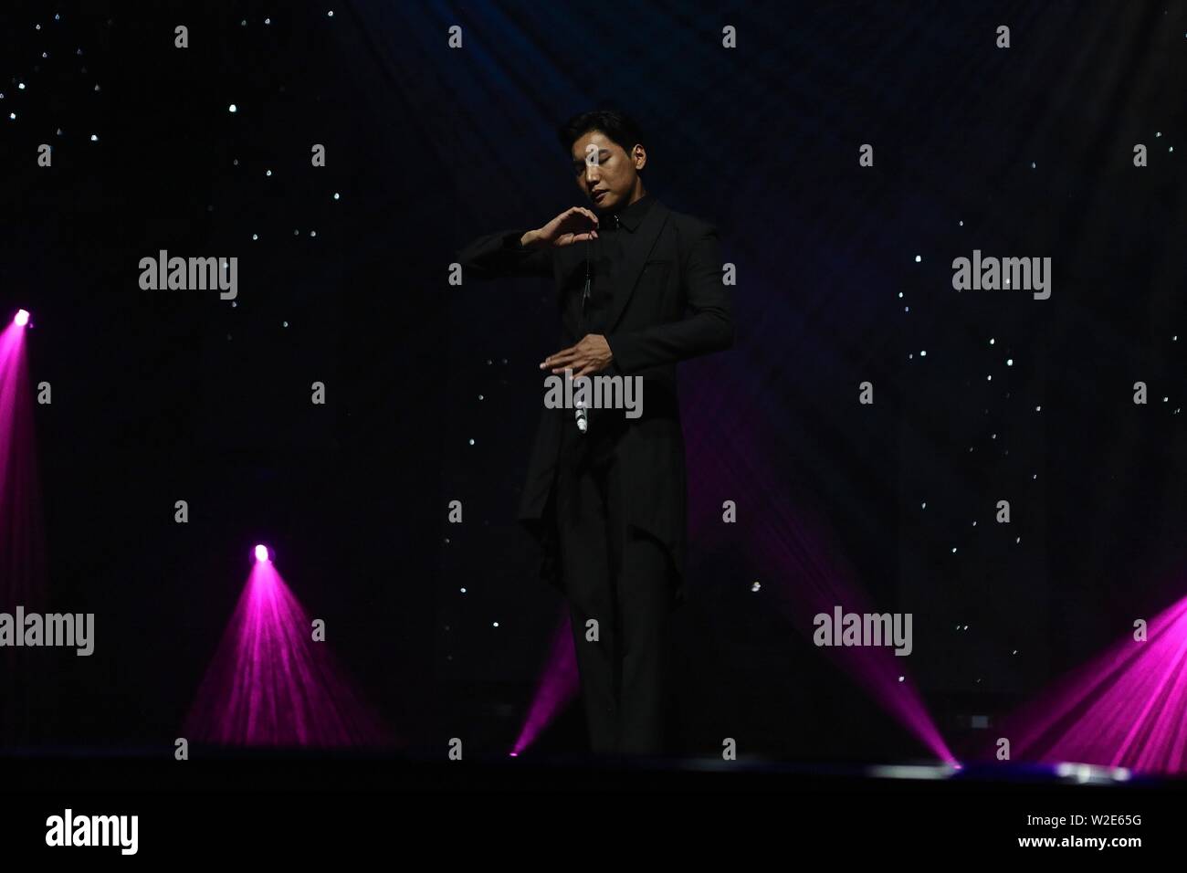 Paul dabek hi-res stock photography and images - Alamy