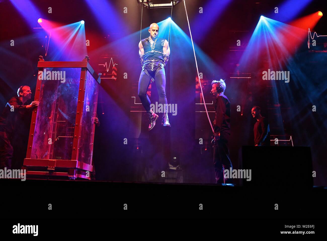 THE ILLUSIONISTS DIRECT FROM BROADWAY . THE WORLDS BIGGEST SELLING ...