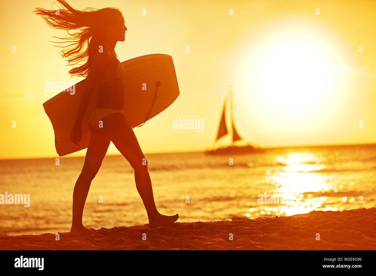 Girls sunshine silhouette hi-res stock photography and images - Alamy