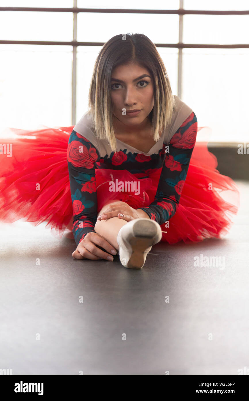 Ballet beautiful class hi-res stock photography and images - Alamy