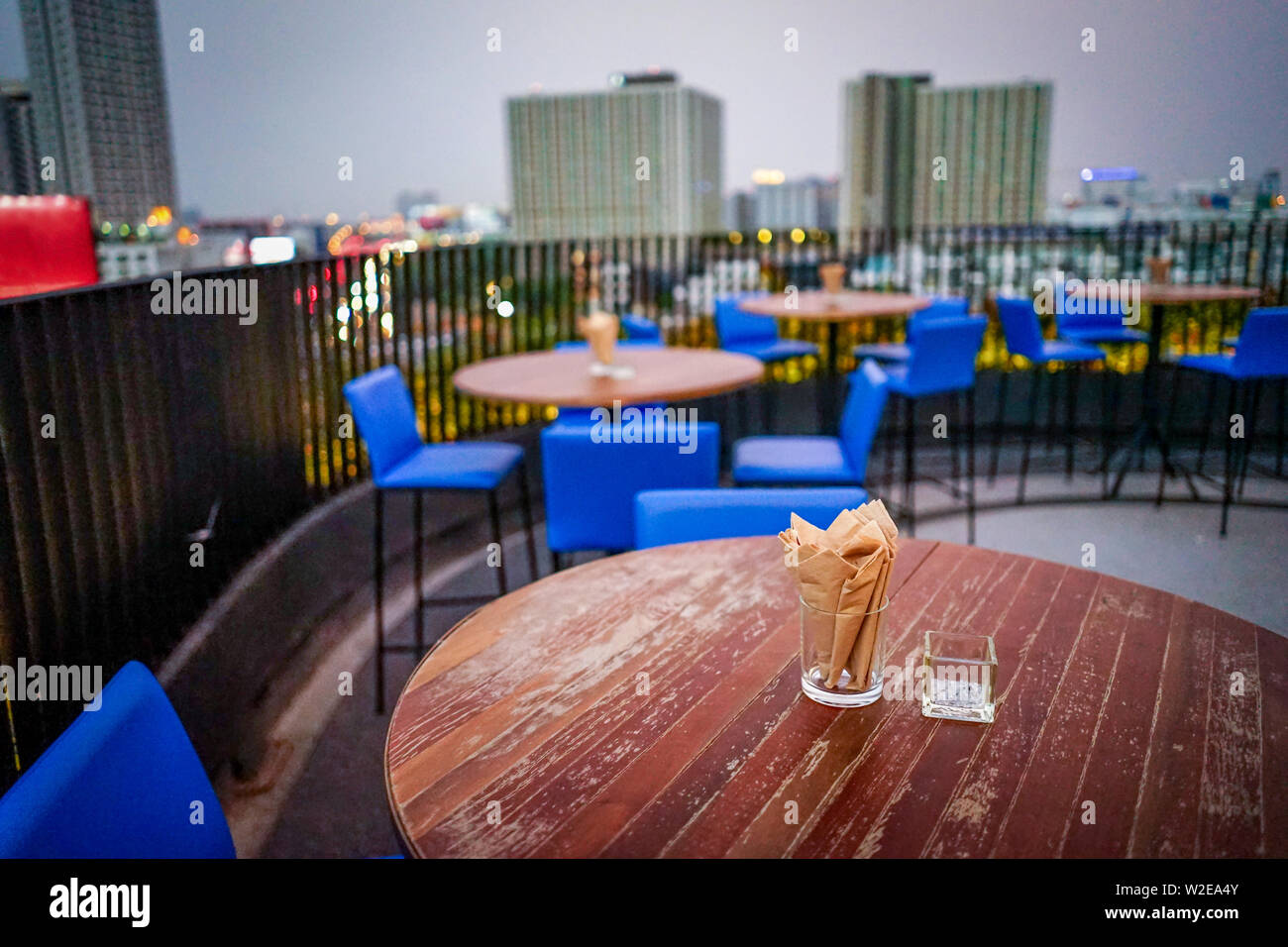 Long table rooftop bar hi-res stock photography and images - Alamy