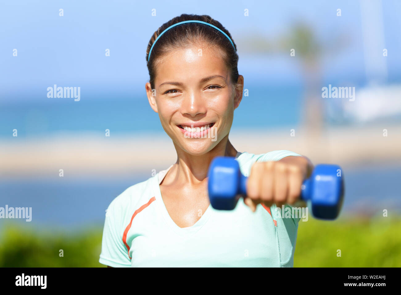 Girls fit muscle hi-res stock photography and images - Alamy