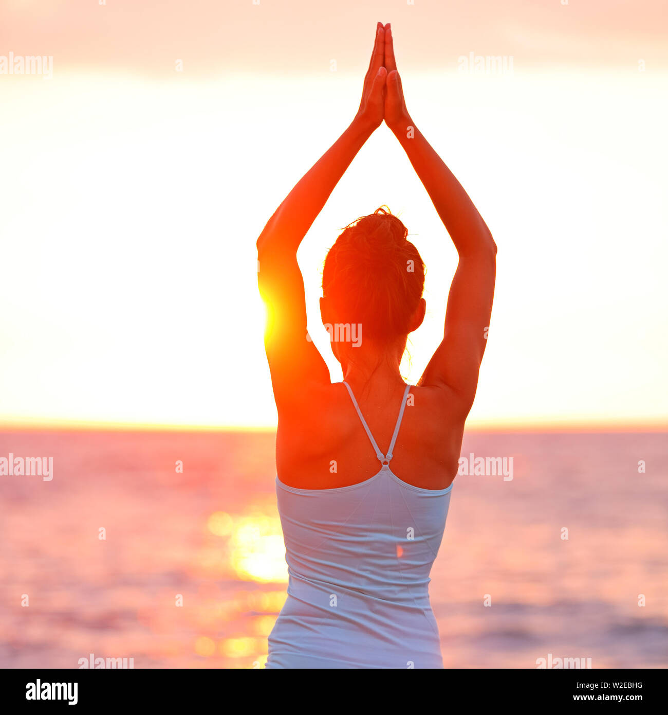 Women yoga vrksasana hi-res stock photography and images - Alamy