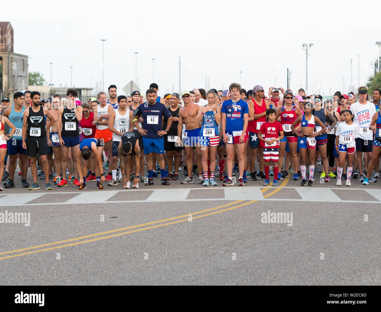 Runners starting line hi-res stock photography and images - Alamy